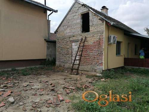 Plac- 1011m2 - Kać- Centar- uknjiženo 156m2 kuće porušene!
