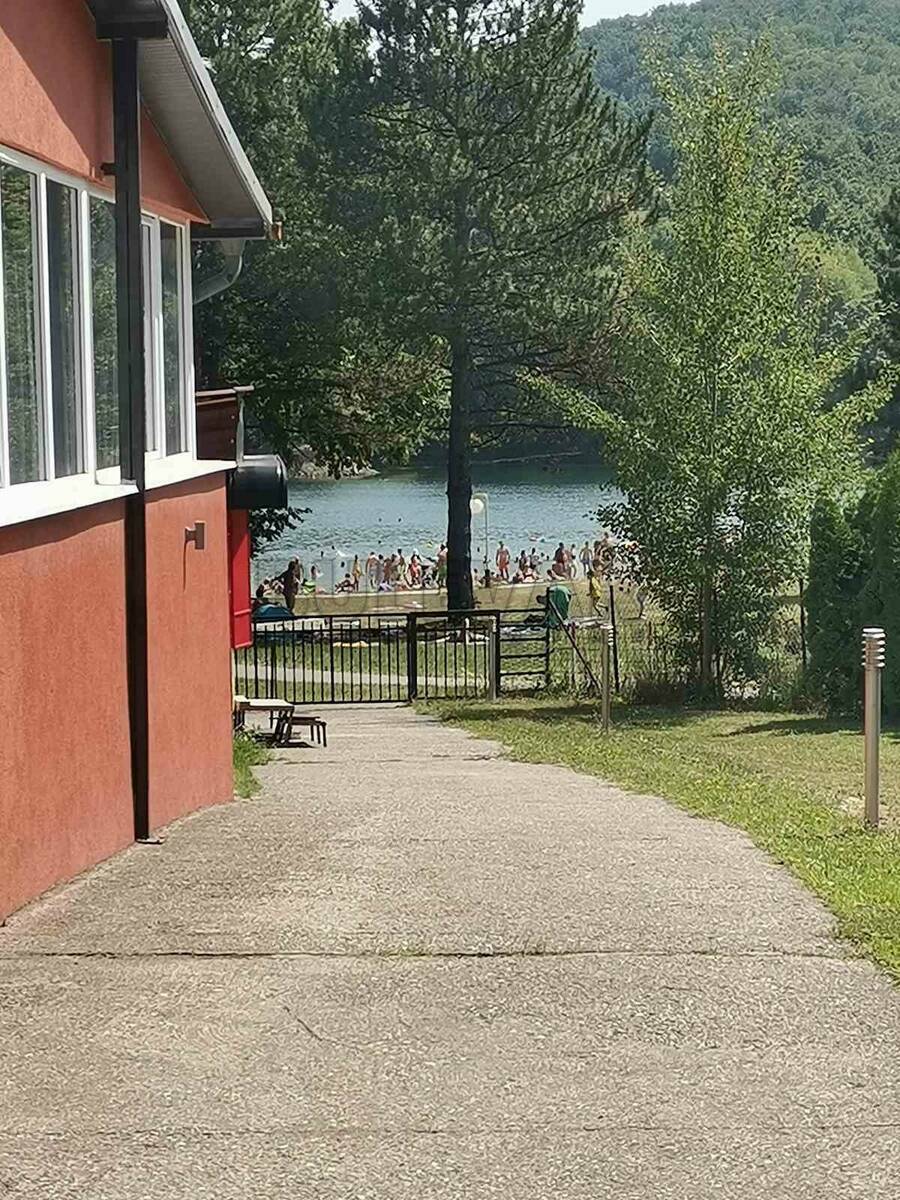 Objekat turizma sa placem, Borsko jezero
