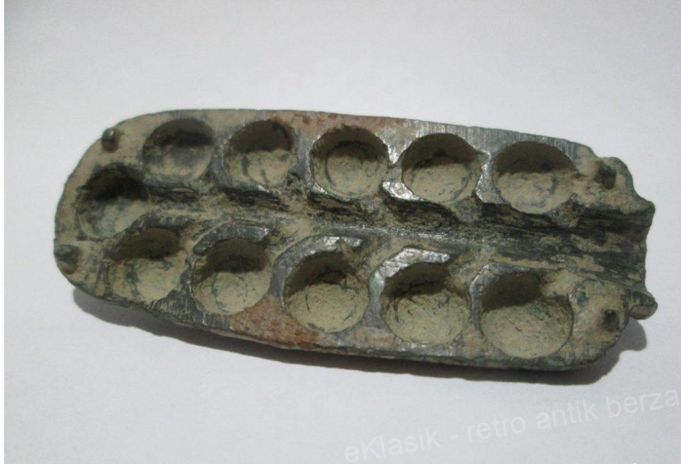 16th century brass mould for lead bullets