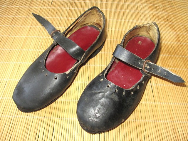 Stare dečije cipele
