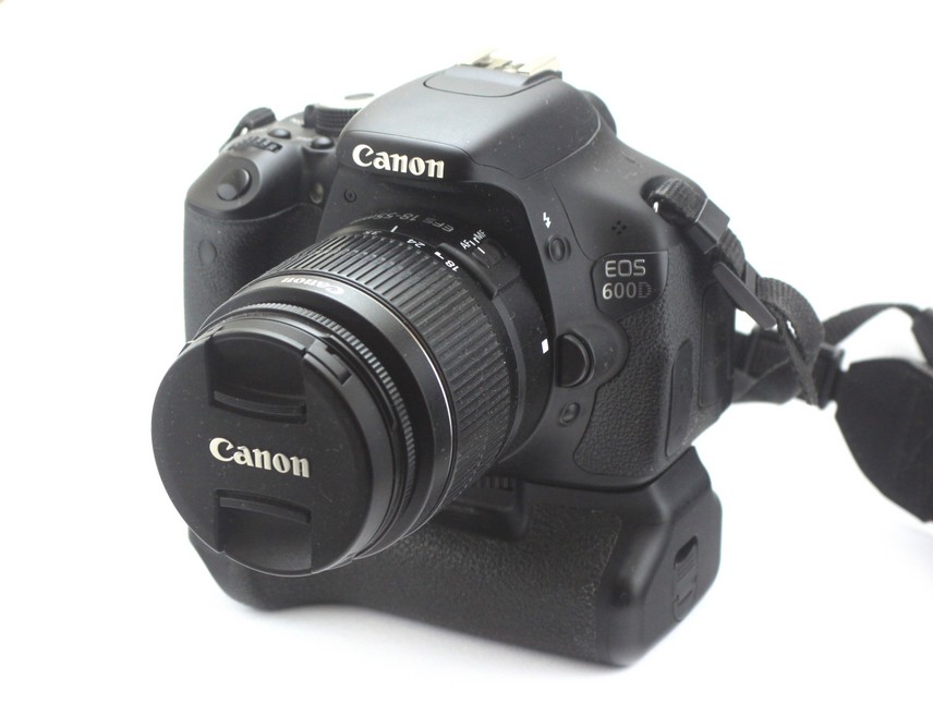 Canon EOS 600D + 18-55mm EF-S III + BG-E8
