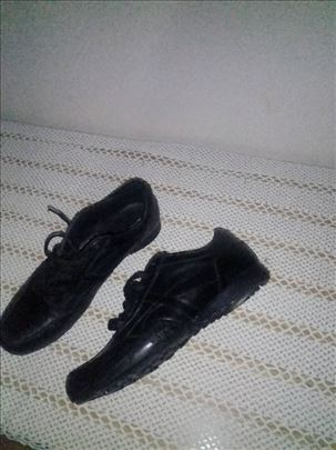 Crne muske cipele