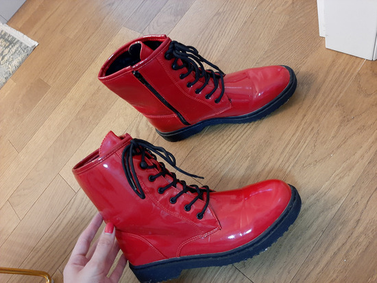 Crvene lakirane cizme 42