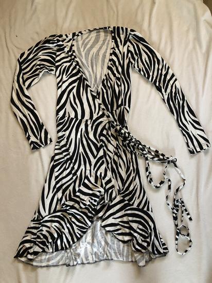 Zebrasta haljina na vezivanje