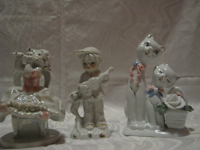 PRELEPE porculanke figurice-devojčica,dečak mace