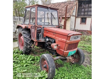 Traktor Universal 445