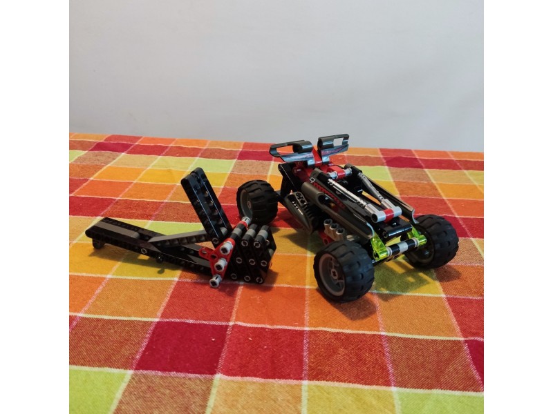 Lego Technic automobil