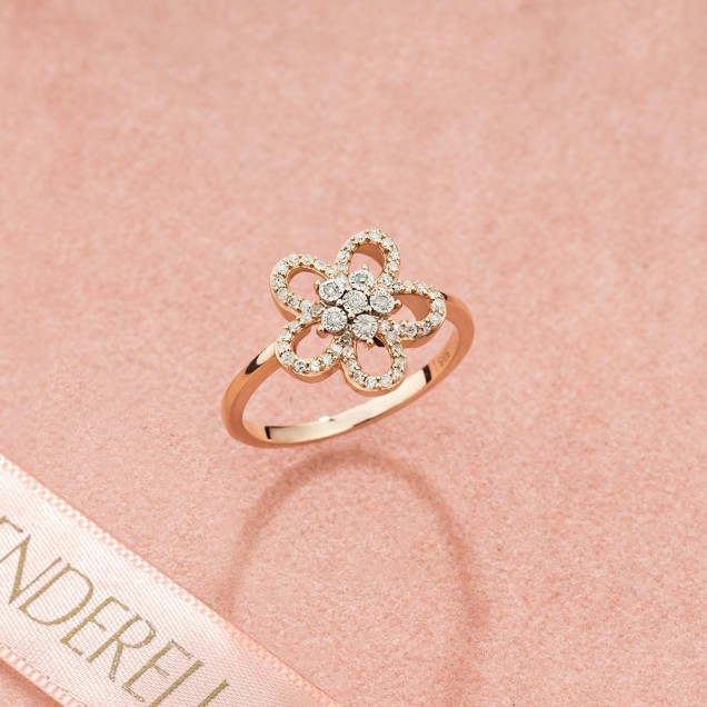 Verenički prsten u obliku srca sa dijamantima u roze zlatu