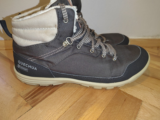 Quechua vodootporne cipele broj 39