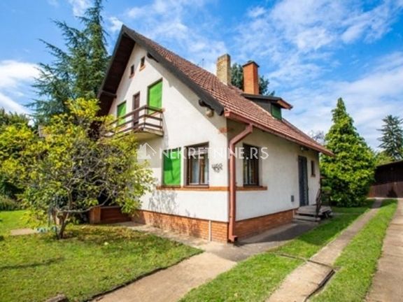 Izuzetna porodična kuća na Paliću od 130m2, sa prelepim dvorištem, u neposrednoj blizini jezera! Preporuka!