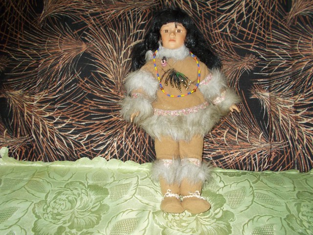 Indijanka - stara lutka visine oko 45 cm