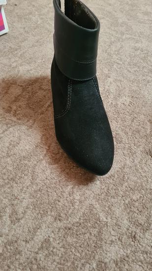 Nove crne čizme