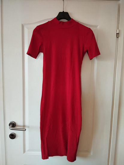 Crvena uska rolka haljina