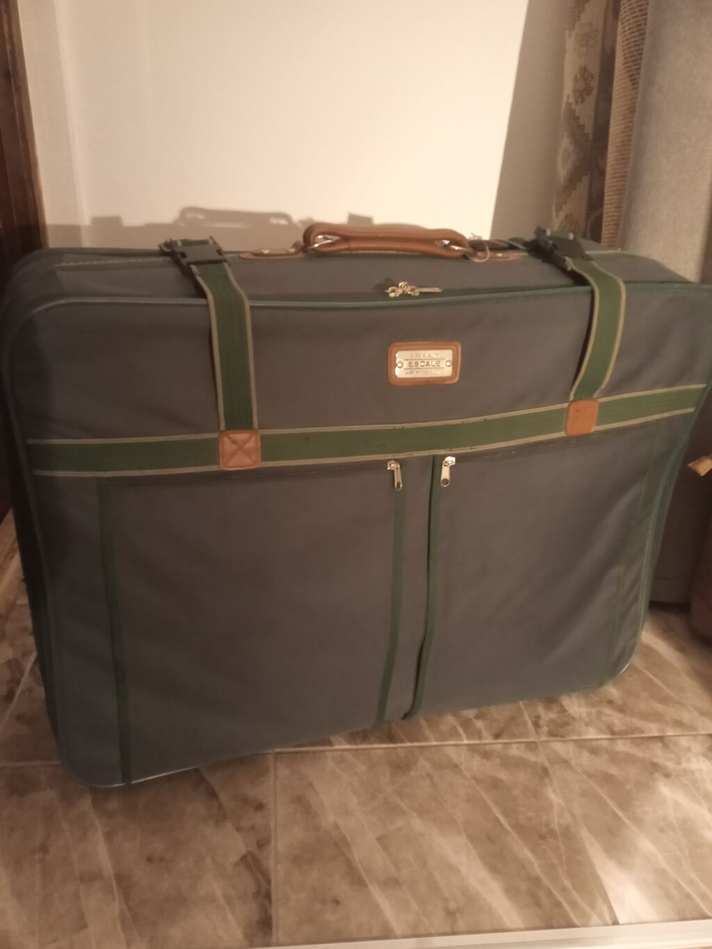 Kofer veliki dim 75 x 55 cm sa točkićima i ručkom za vuču super