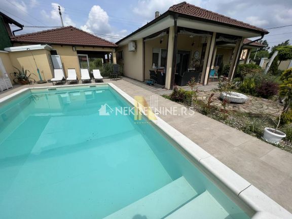 Kvalitetna kuća sa bazenom i saunom