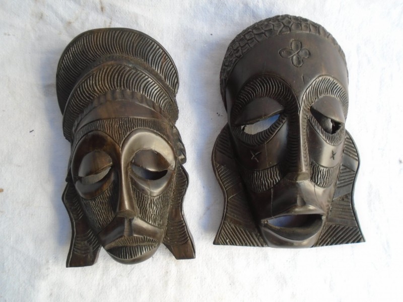 Stare drvene maske