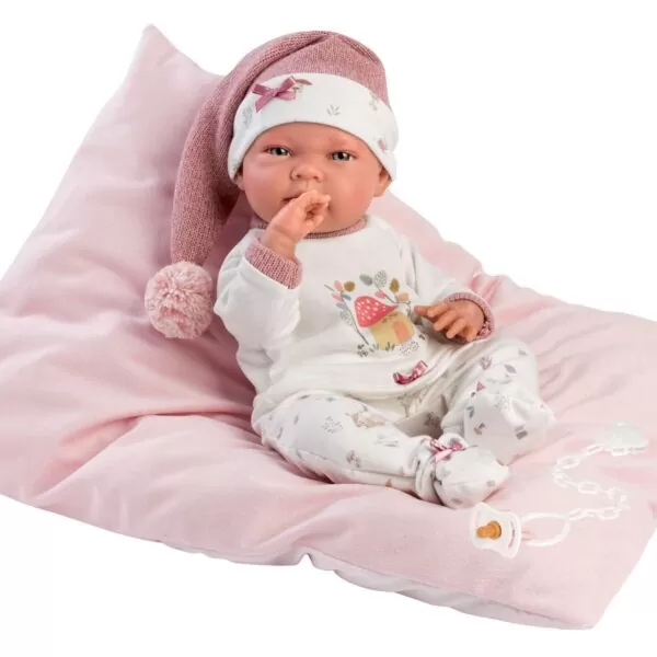 Llorens beba Nika sa roze jastukom