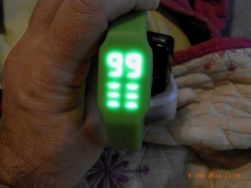 XWAVE-ručni sat sa USB memorijom od 8Gb.