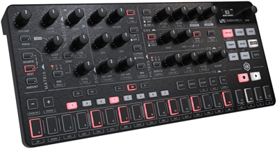 IK Multimedia UNO Synth PRO X analogni synthesizer