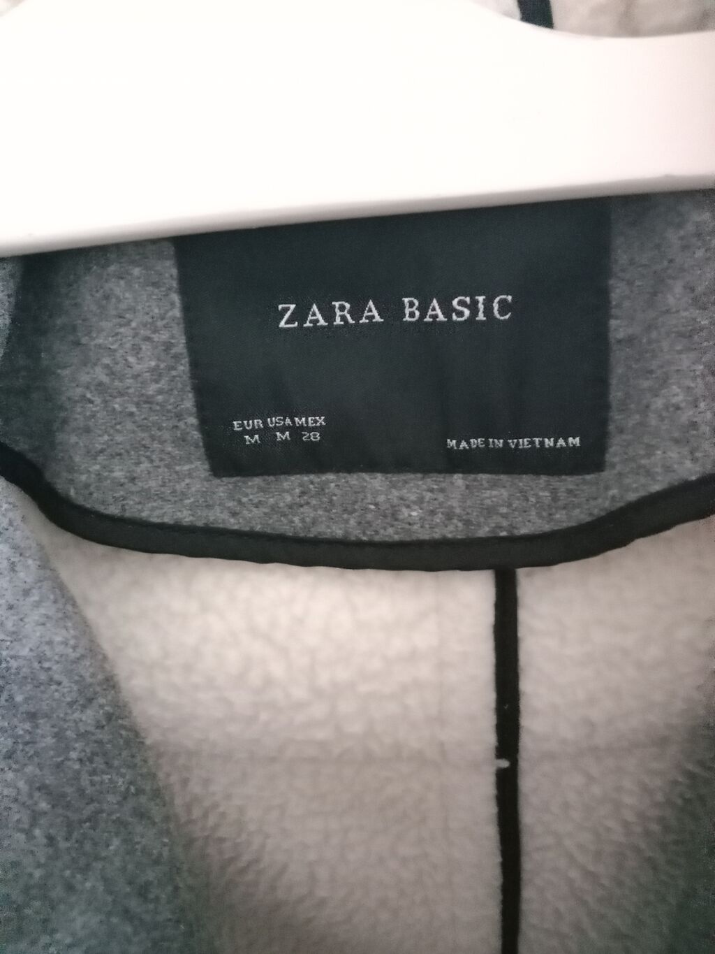 Muski kaput Zara kao sa slika par puta nosen. cena 2000 din