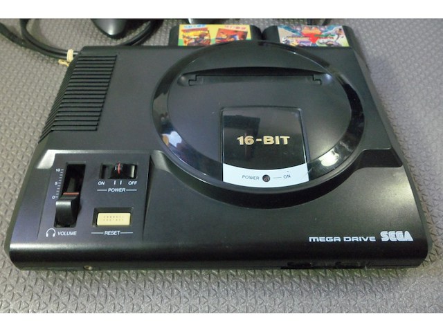 SEGA Mega Drive 16 BIT konzola, kompletna sa igrama