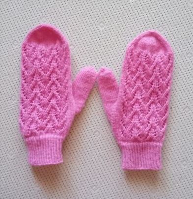 Ženski štrikani rukavice. ručni rad