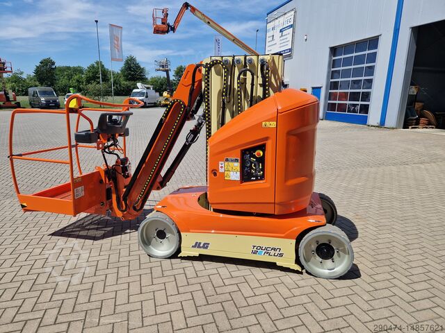 Vertikalna jarbol radna platforma
JLG T12E Plus