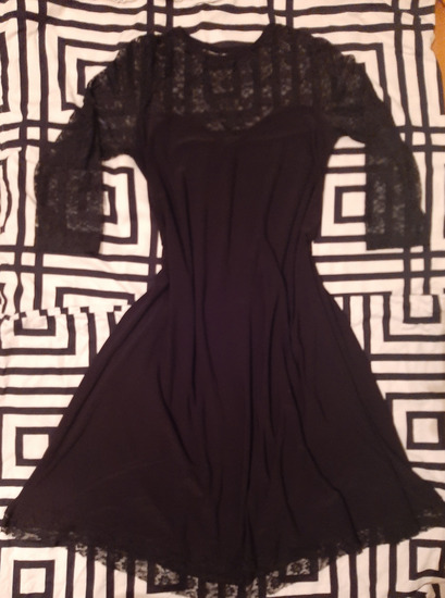 Crna haljina sa čipkom