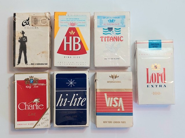 Stara kutija cigareta - prazne