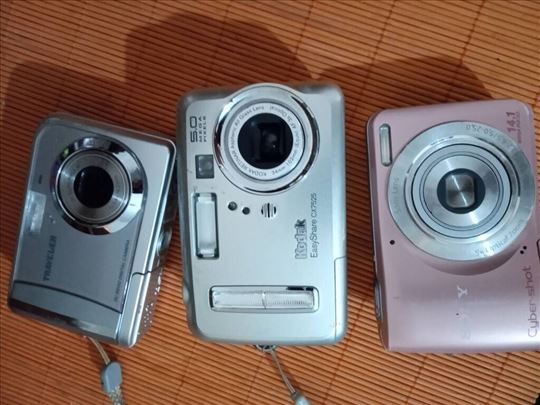 2 fotoaparata (Sony,Kodak) -Traveler je prodat
