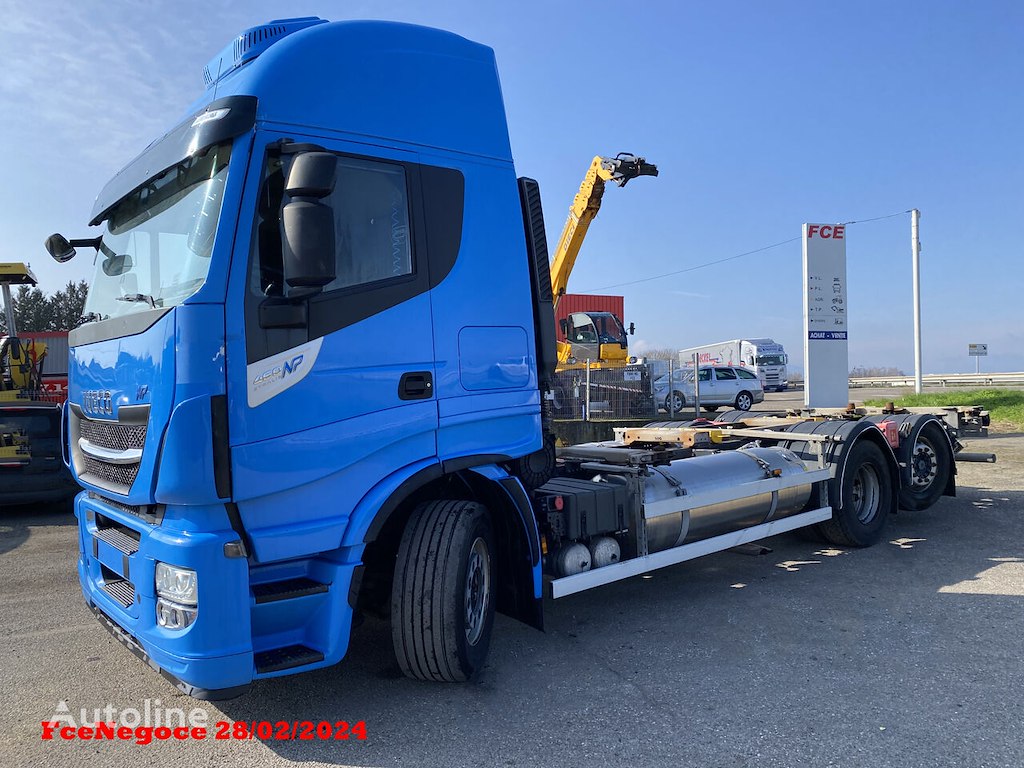 IVECO STRALIS 460NP LNG RETARDER vozilo za prevoz kontejnera nakon udesa