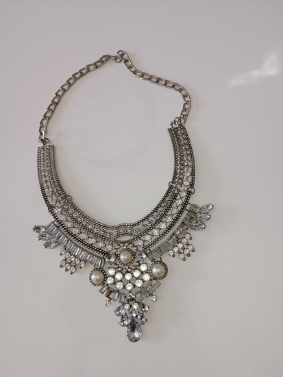 Zara ogrlica sa cirkonima