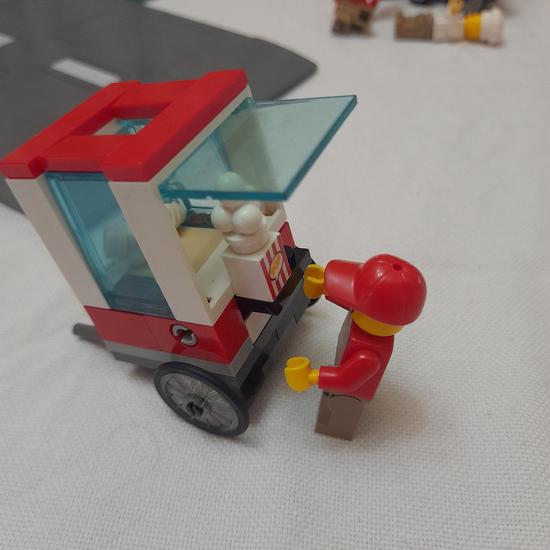 Lego city / prodavac kokica