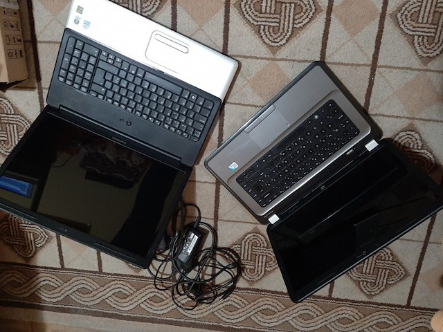 2 laptopa za delove