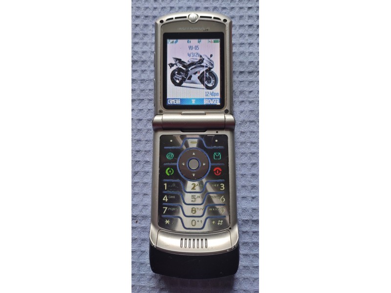 Motorola RAZR V3(Black)(procitaj opis ,vazno je)