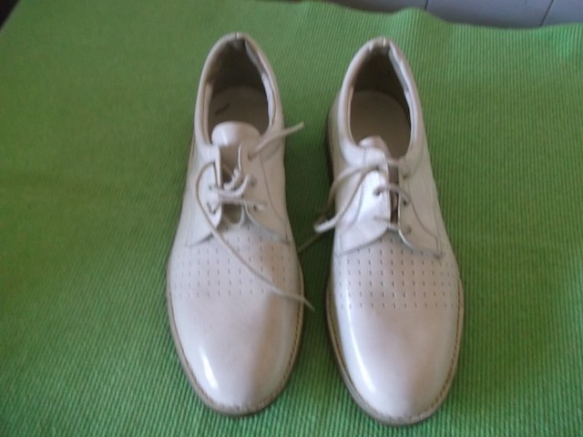 Bele kožne cipele - kao nove