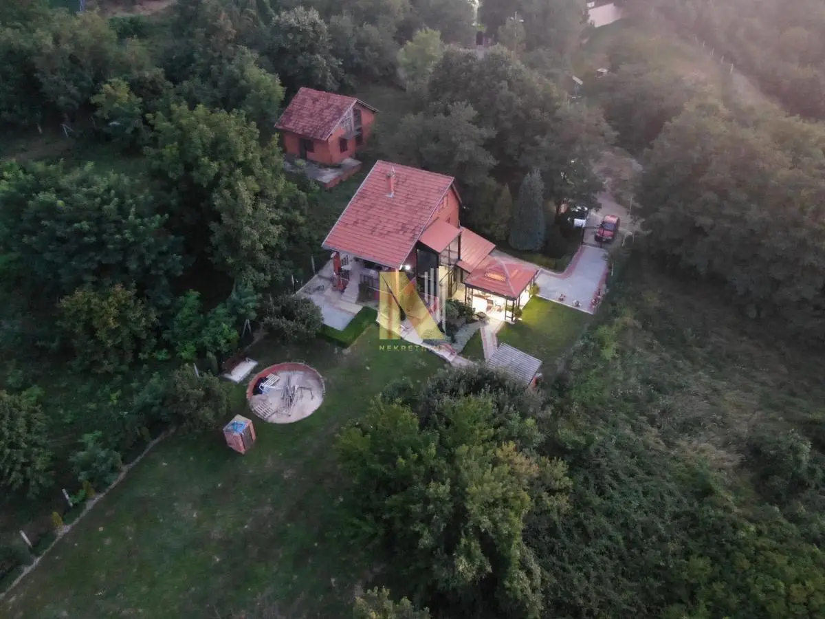Kuća sa panoramskim pogledom na Novi Sad, Tvrđavu i Dunav i perfektnim ambijentom potpuno renovirana