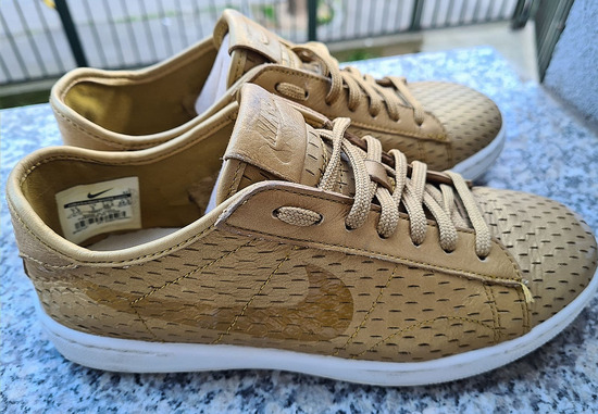 Nike zlatne kozne patoke