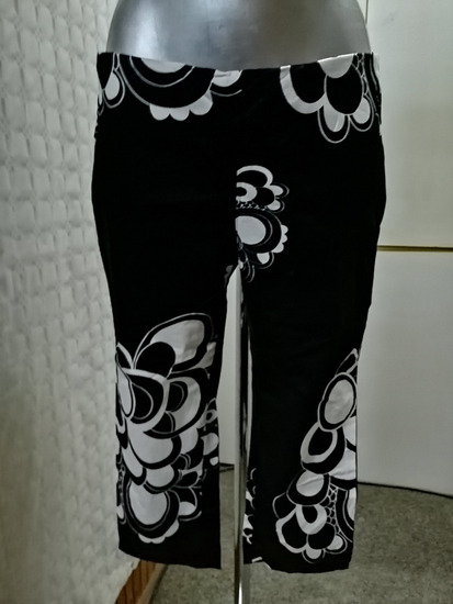 Sisley pantalone (bermude) zenske