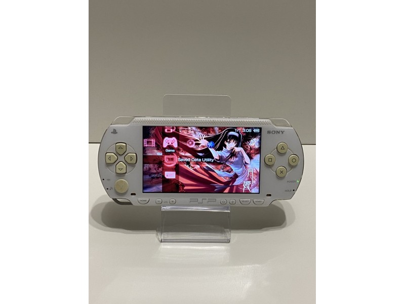 Sony PSP beli 1004 32gb cipovan baterija adapter igrice