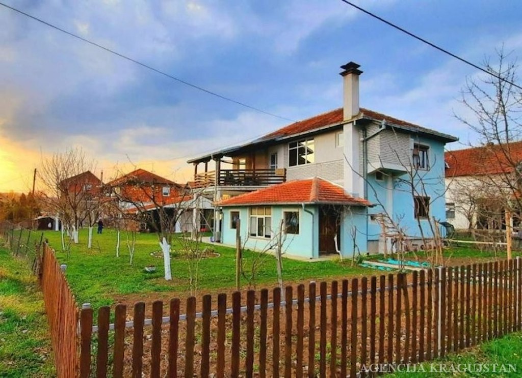 Prodaja, Kuća, 166. 00m2 , Petrovac