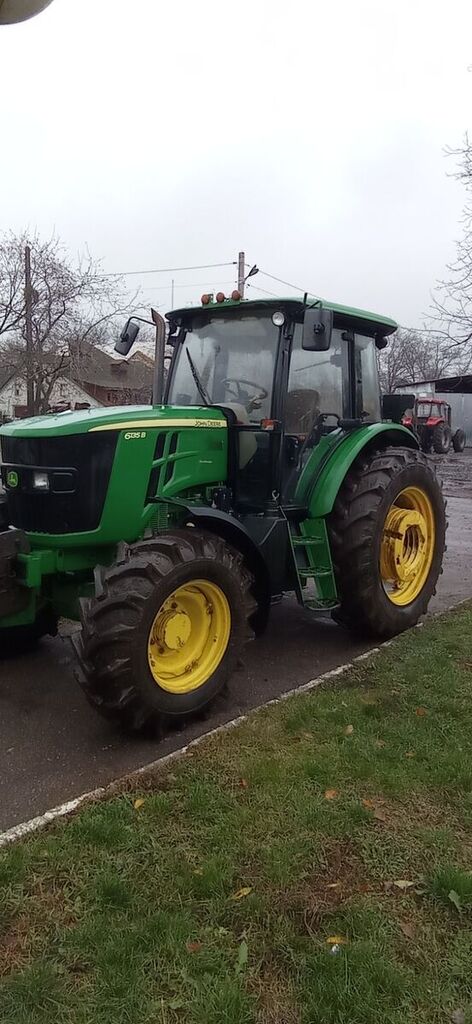 John Deere 6135B traktor točkaš