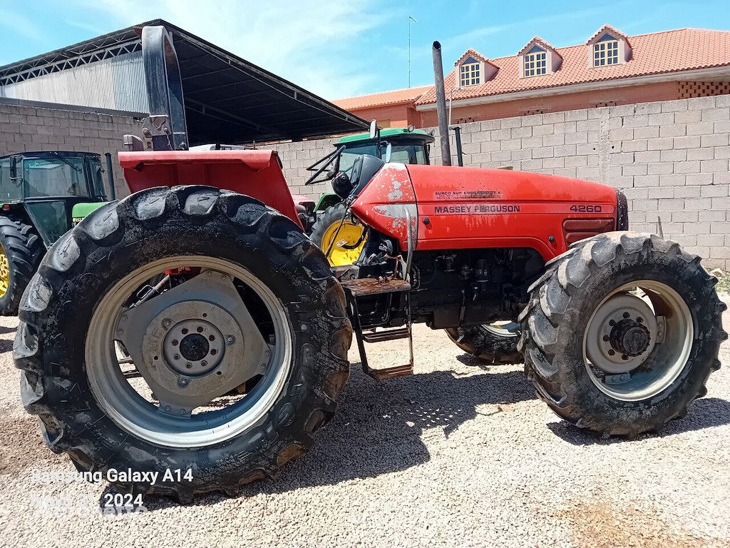Massey Ferguson 4260 traktor točkaš