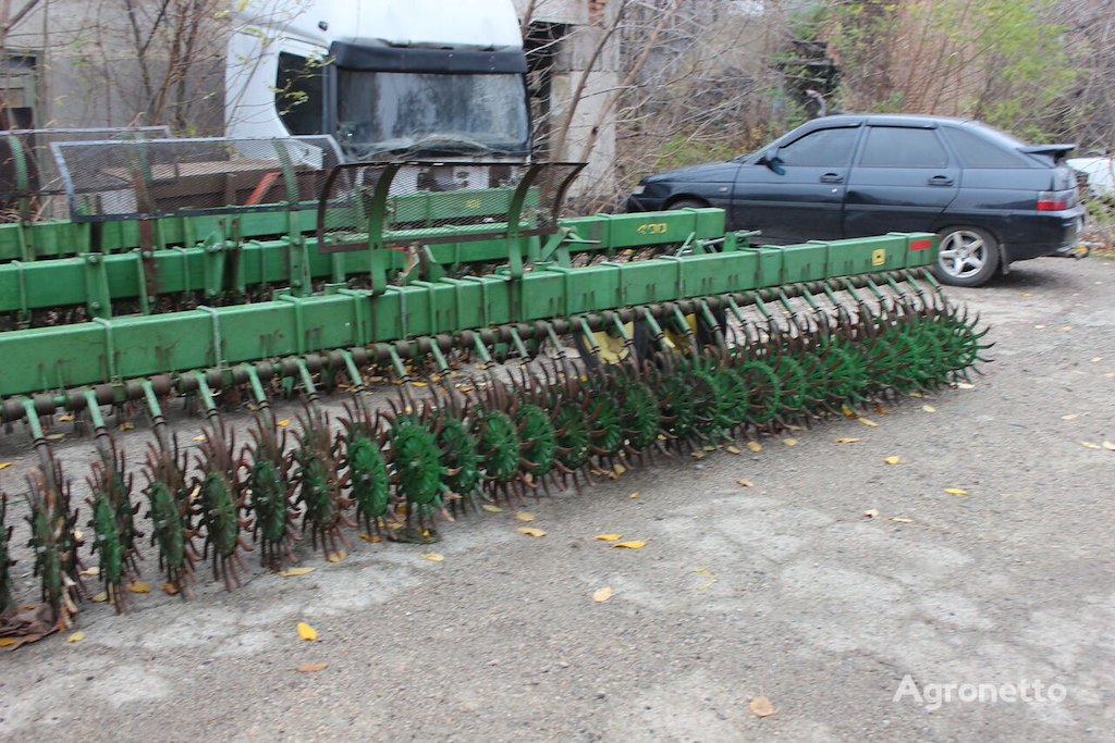 John Deere 400 roto drljača