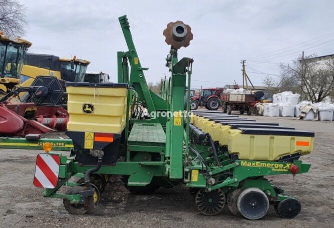 John Deere 1745 pneumatska precizna sejalica