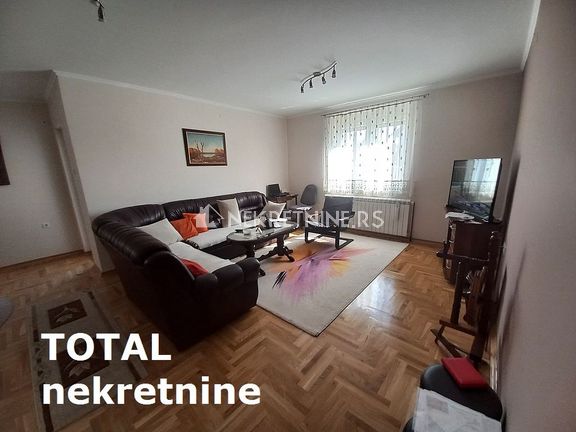 Trosobna kuća FUTOG, 257500€