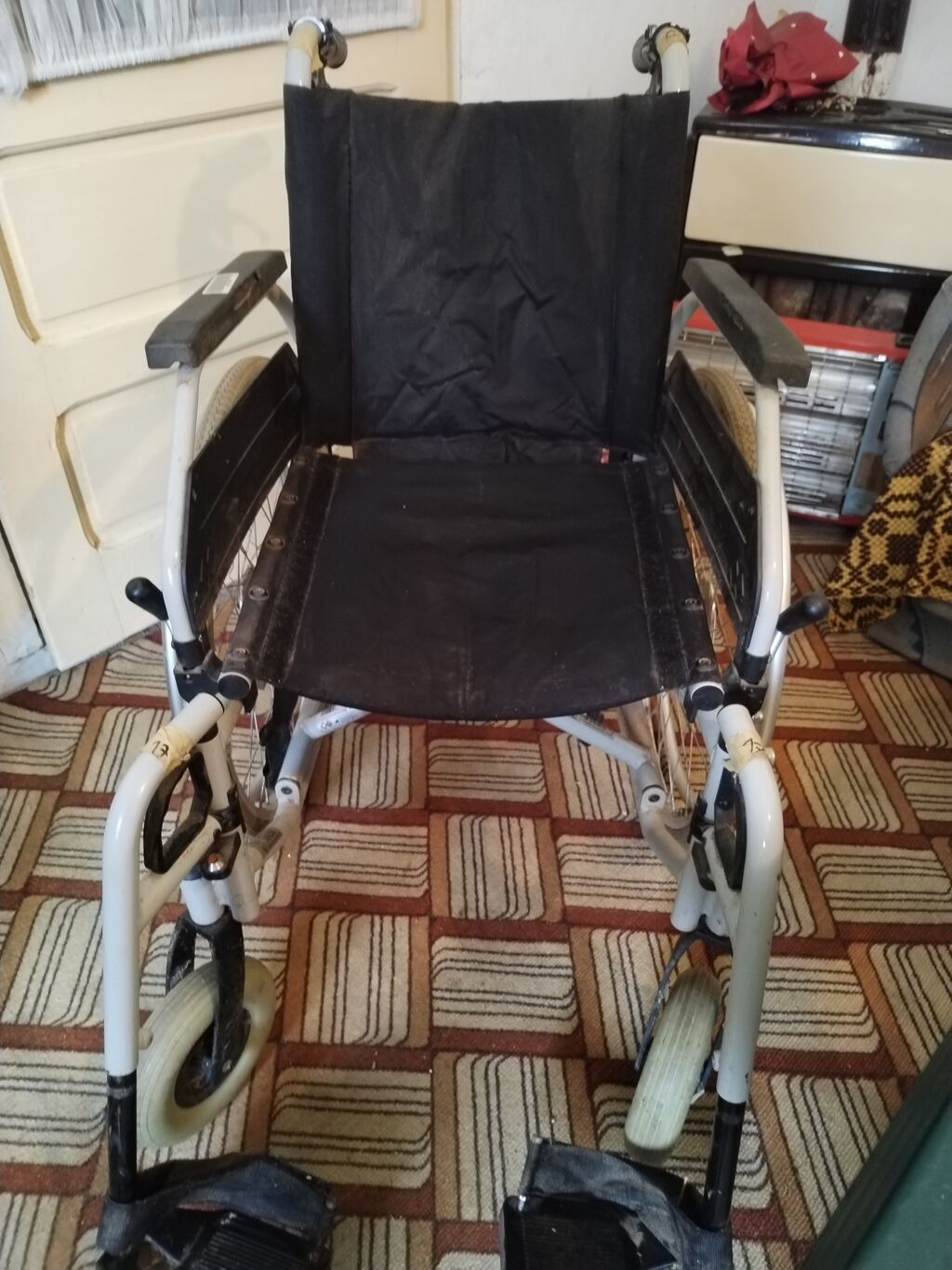 Invalidska kolica u dobrom stanju, cena:70 eur Broj telefona