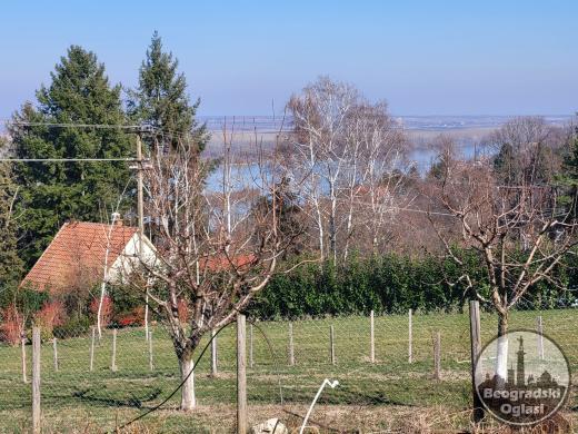 Krčedin - građevinski plac sa pogledom na Dunav