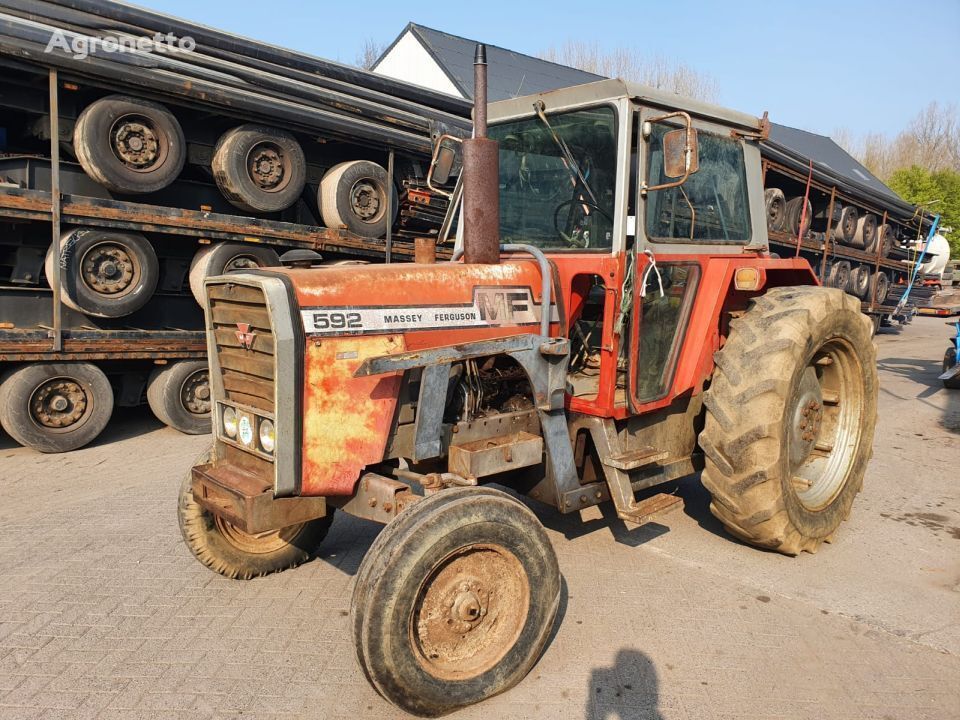 Massey Ferguson 592 traktor točkaš