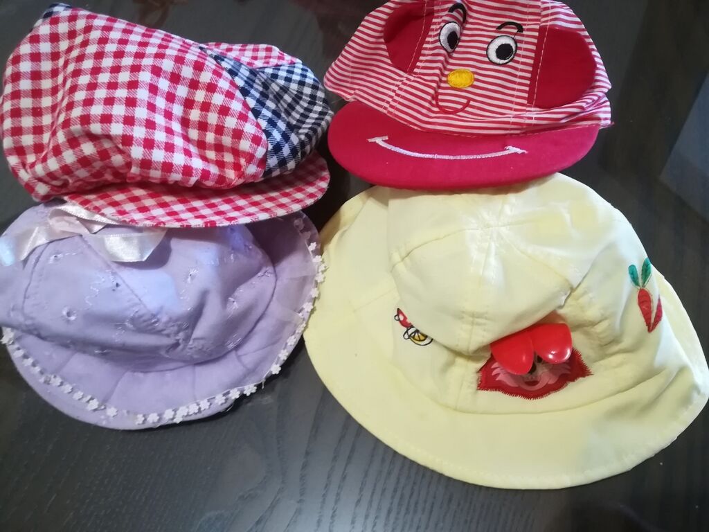 4 šeširića za uzrast 1-2 godine sve za 500 din, raznih boja-žuto